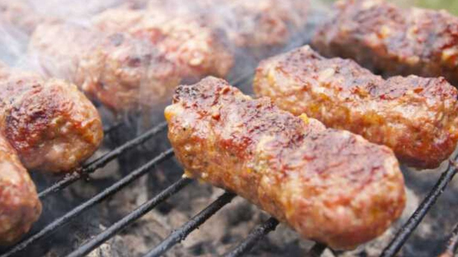 Rețetă De Mici Ca La Cocoșatu. Cum Se Prepară Cei Mai Gustoși Mici