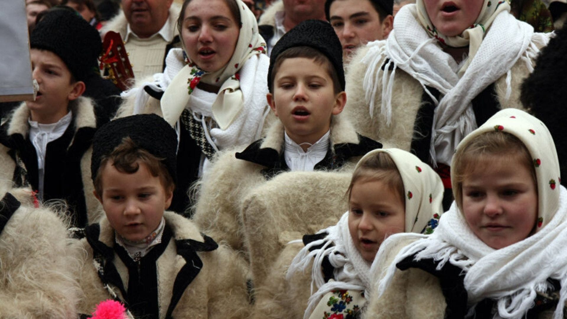 Sfaturile Autorităților Pentru Părinții Ai Căror Copii Merg La Colindat