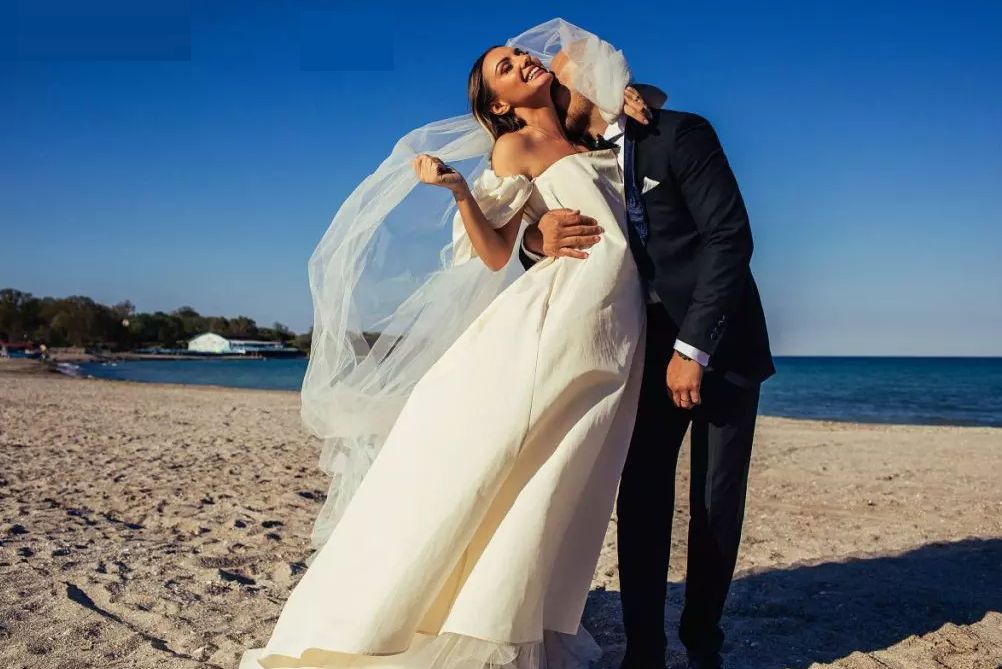 Cine Este Bărbatul Cu Care Alexandra Stan S-a Căsătorit în Secret