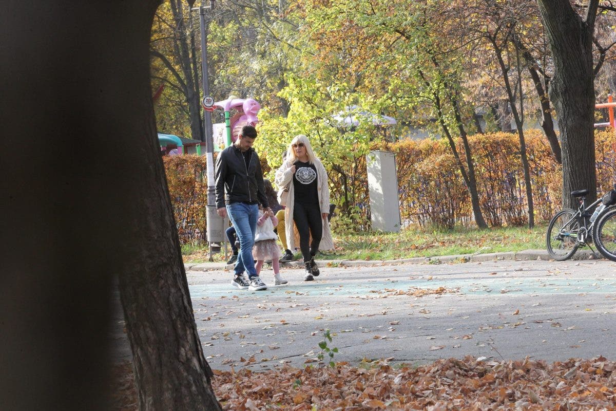 Micuța Artistă Din Familia Udrea: Cum și-a Descoperit Fetița Elenei Udrea Pasiunea Pentru Muzică