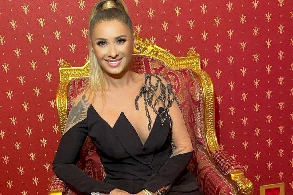 Anamaria Prodan, Mesaj Acid în Mediul Online. Cu Ce Bărbat Celebru S-a Pozat Vedeta