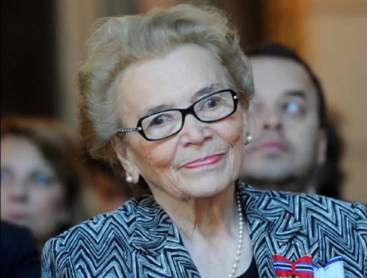 Simina Mezincescu, Fostă şefă A Protocolului Regal, A Murit. A Fost Una ...