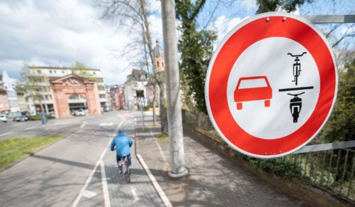 Un Semn Rutier îi Derutează Pe șoferi. Sunt Amendați Pentru Că Nu știu ...