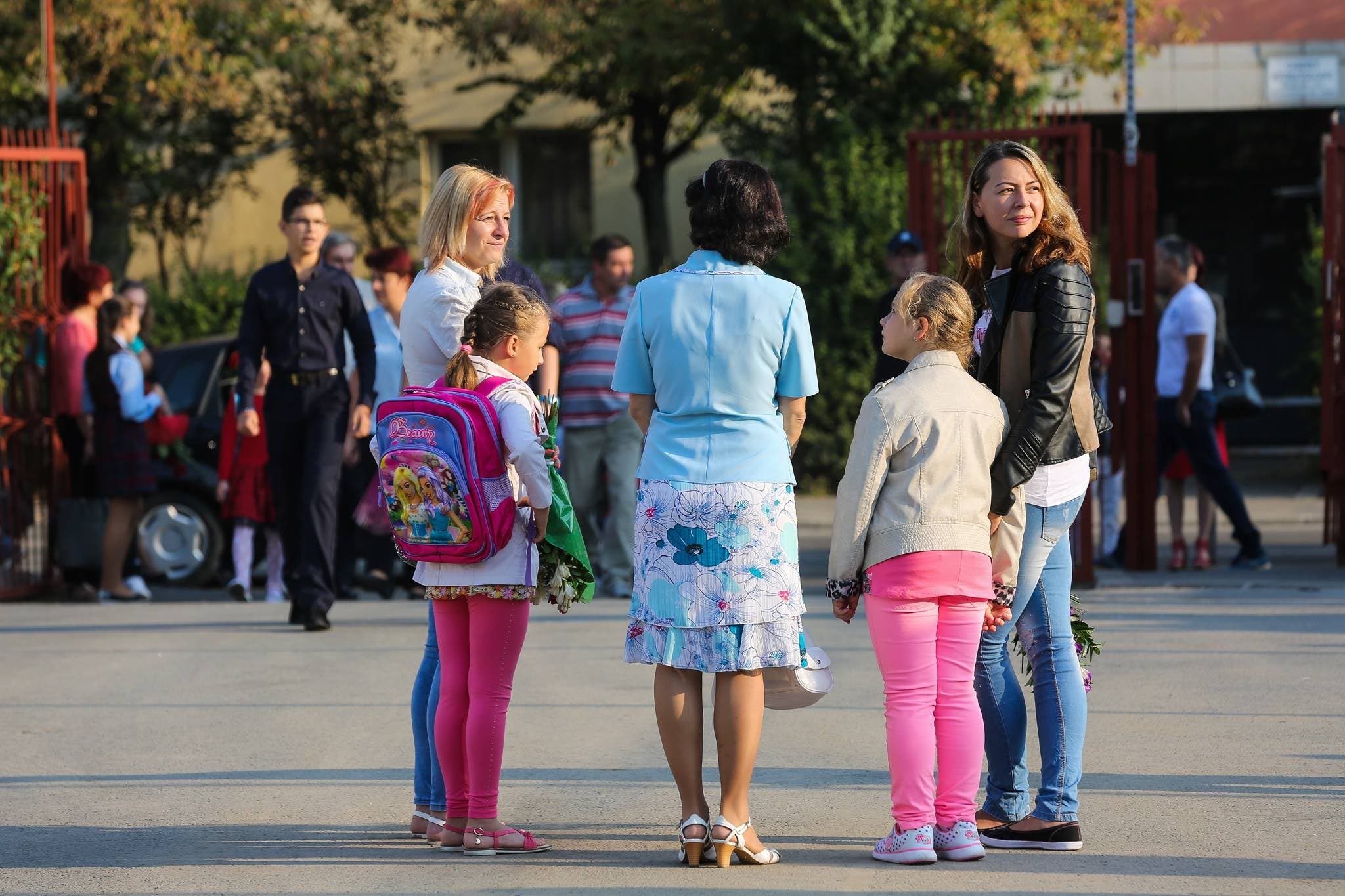 Haos La început De An școlar: Părinți în Derută, Profesori în Stradă și ...