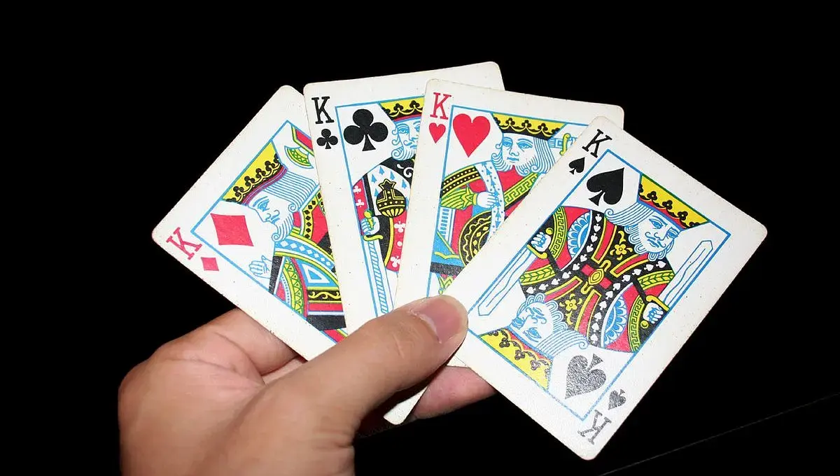 Semnificația Pe Care O Are Fiecare Simbol De Pe Cărțile De Joc ...