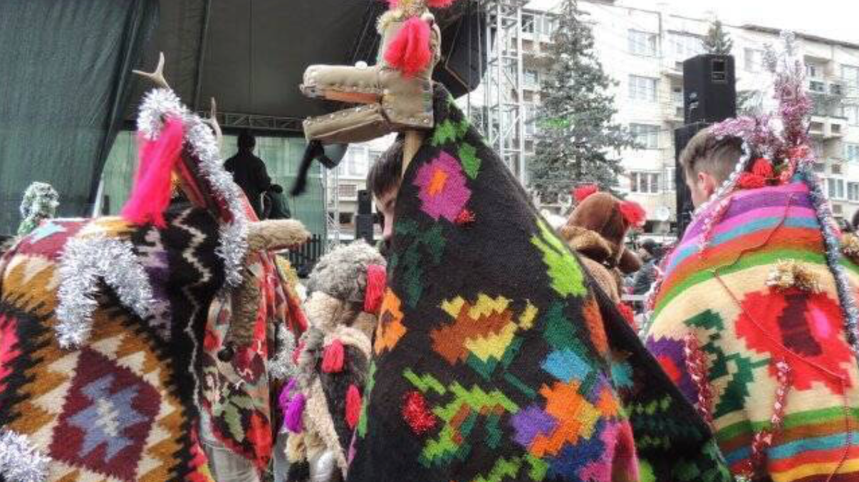 Când Se Merge Cu Capra: Versuri Complete și Semnificația Obiceiului ...