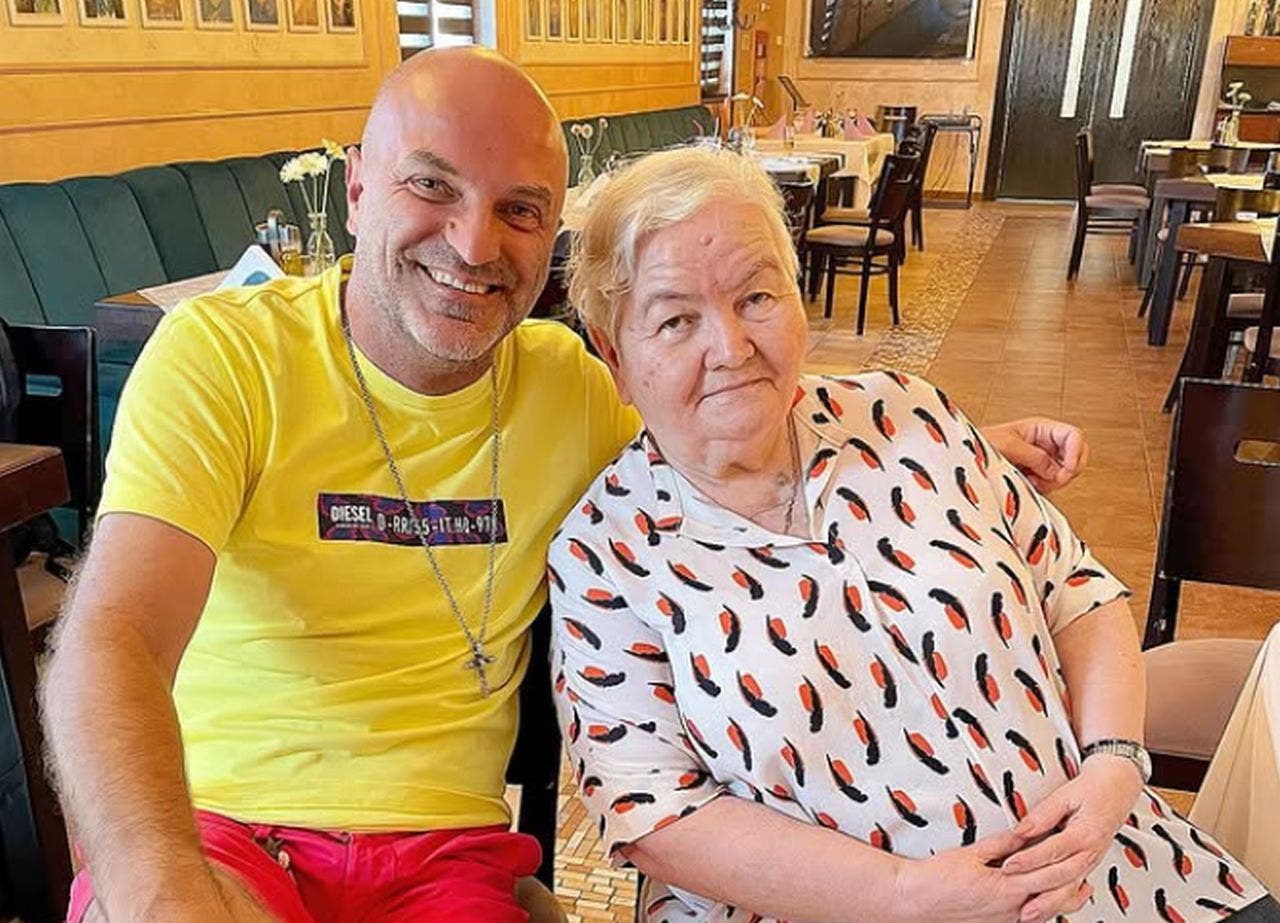 Dan Capatos Este în Doliu. Mama Prezentatorului Tv A Murit